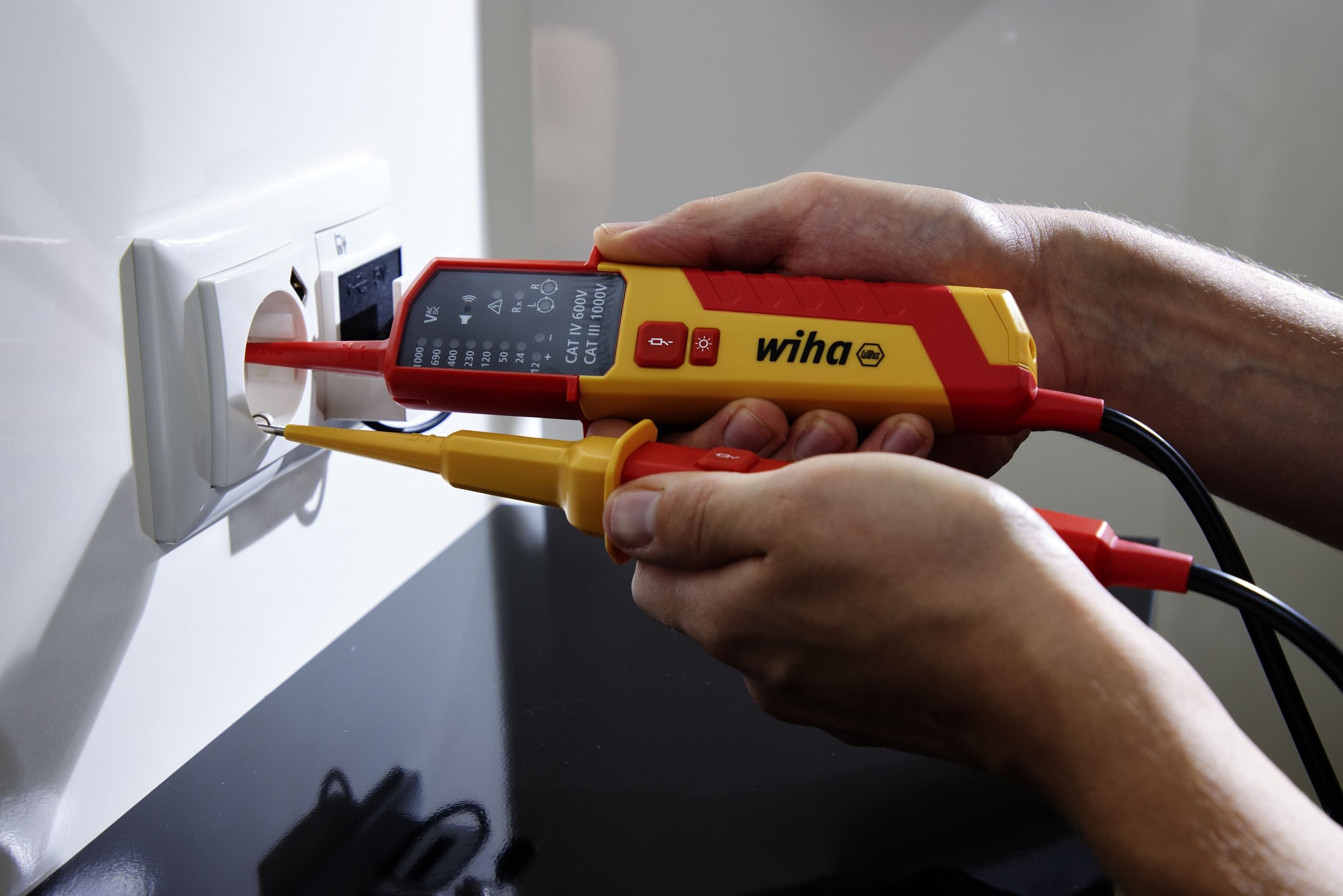 Wiha 45216 Voltage & Continuity Tester 12 – 1,000 V AC, CAT IV | PrimeTools