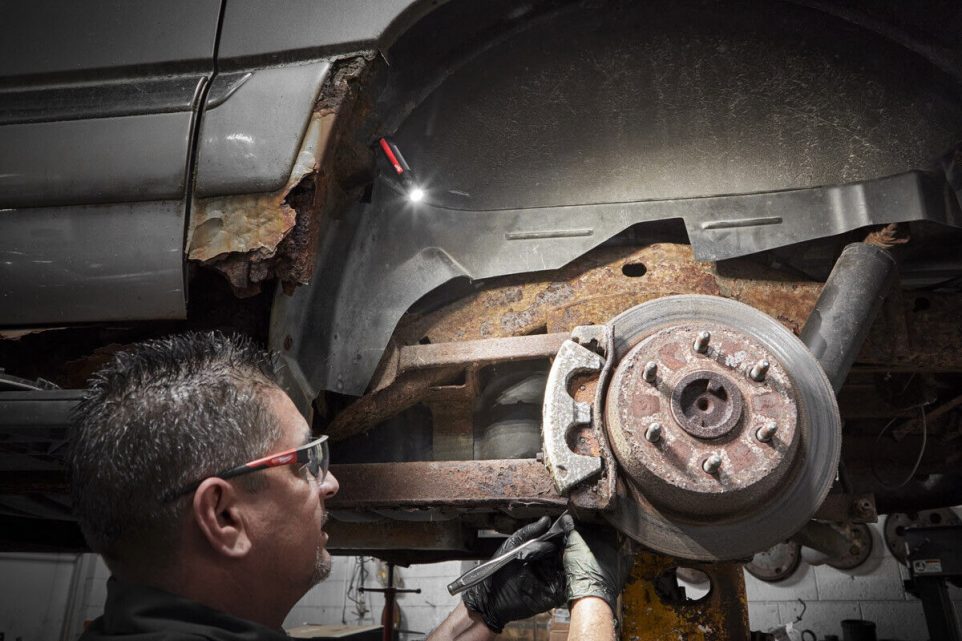 Milwaukee IR FL500 USB Rechargeable Flash Light / Torch 500 Lumens ...