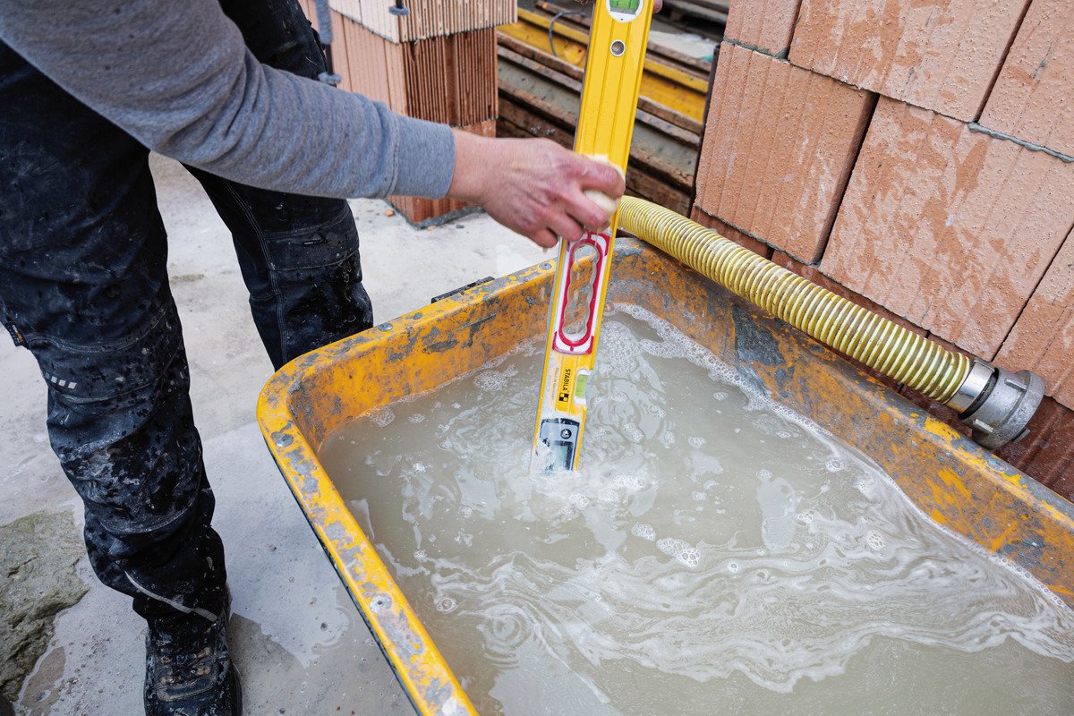 Stabila TECH 196 DL Electronic IP 67 Digital Spirit Level 23cm | PrimeTools