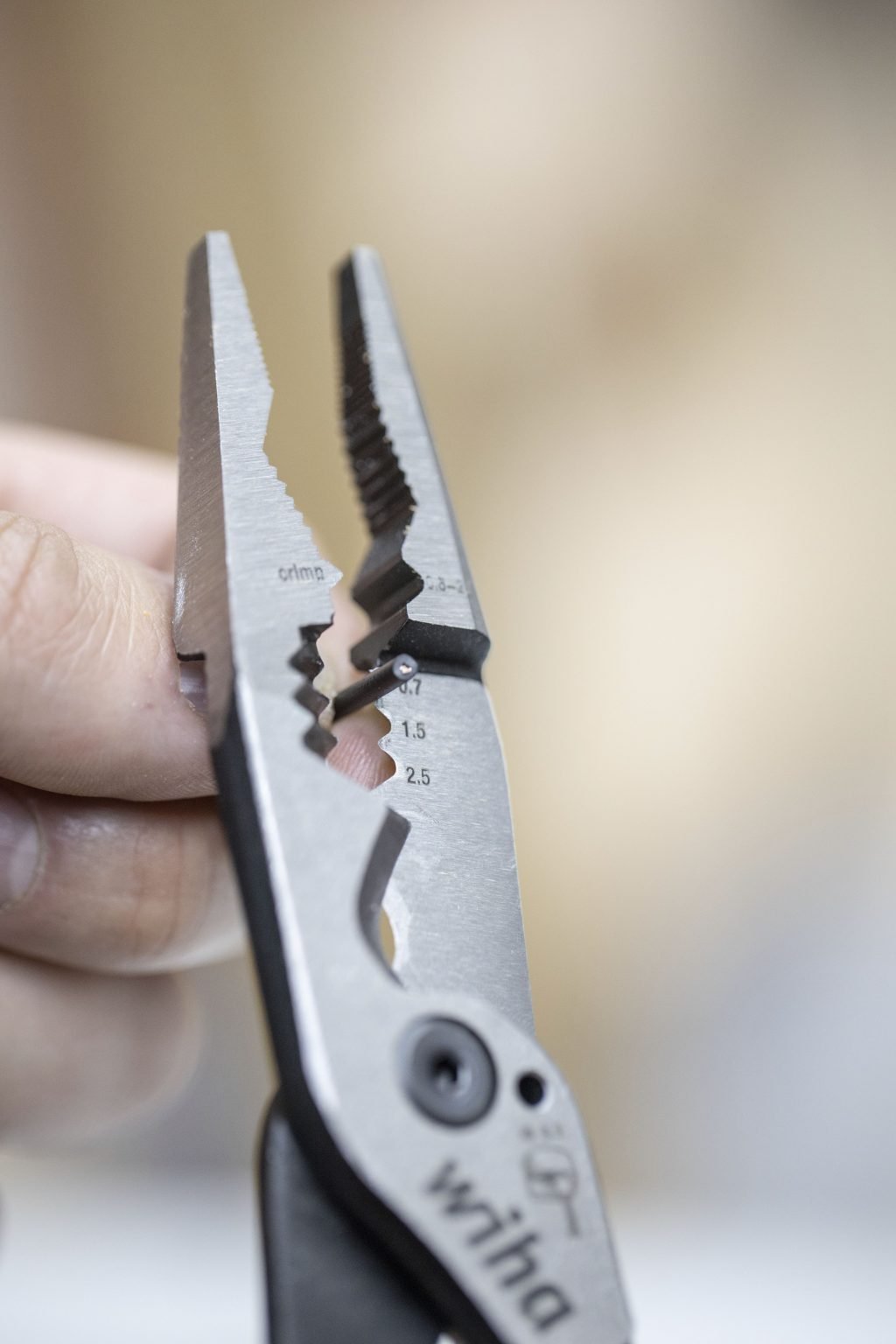 Wiha 45705 VDE Insulated 8in1 Multi-Function Installation Pliers 225mm - PrimeTools