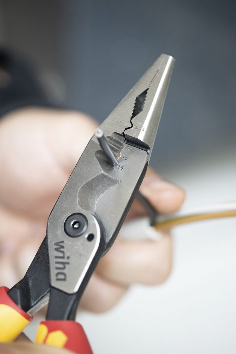 Wiha 45705 VDE Insulated 8in1 Multi-Function Installation Pliers 225mm - PrimeTools